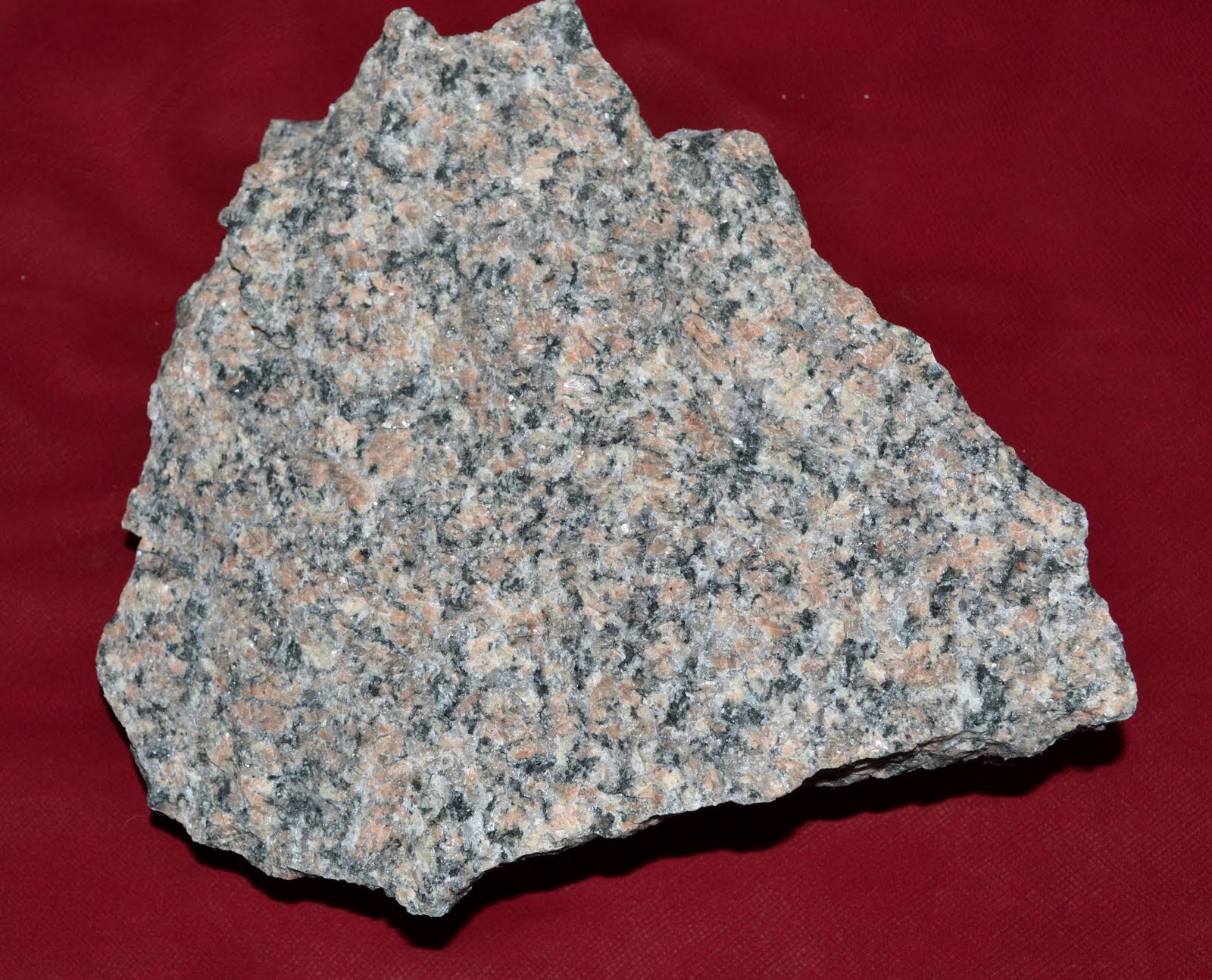 JILEANUL: Granit Muntii Macin