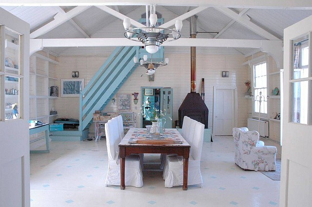 beachcomber: turquoise cottage