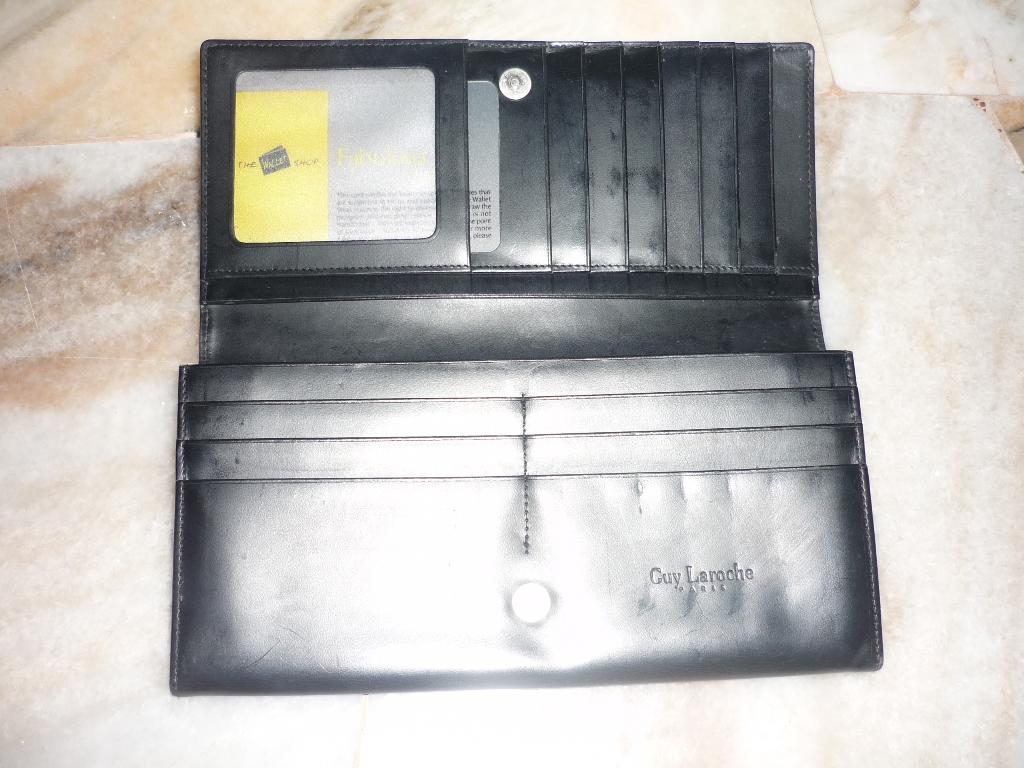 YUS BRANDED BAG: authentic guy laroche leather wallet