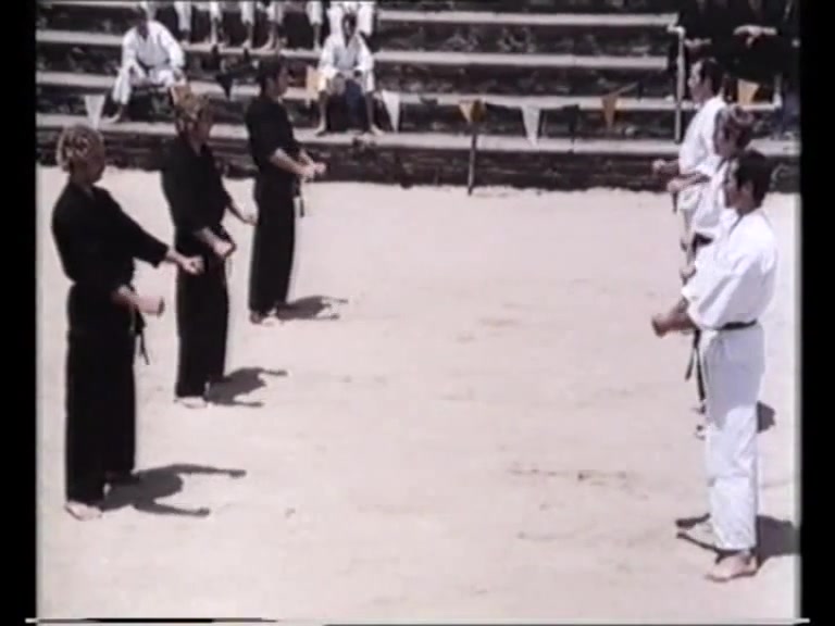 ΒΑΡΑΤΕ ΠΡΙΝ ΣΑΣ ΒΑΡΕΣΟΥΝ - KILL OR BE KILLED