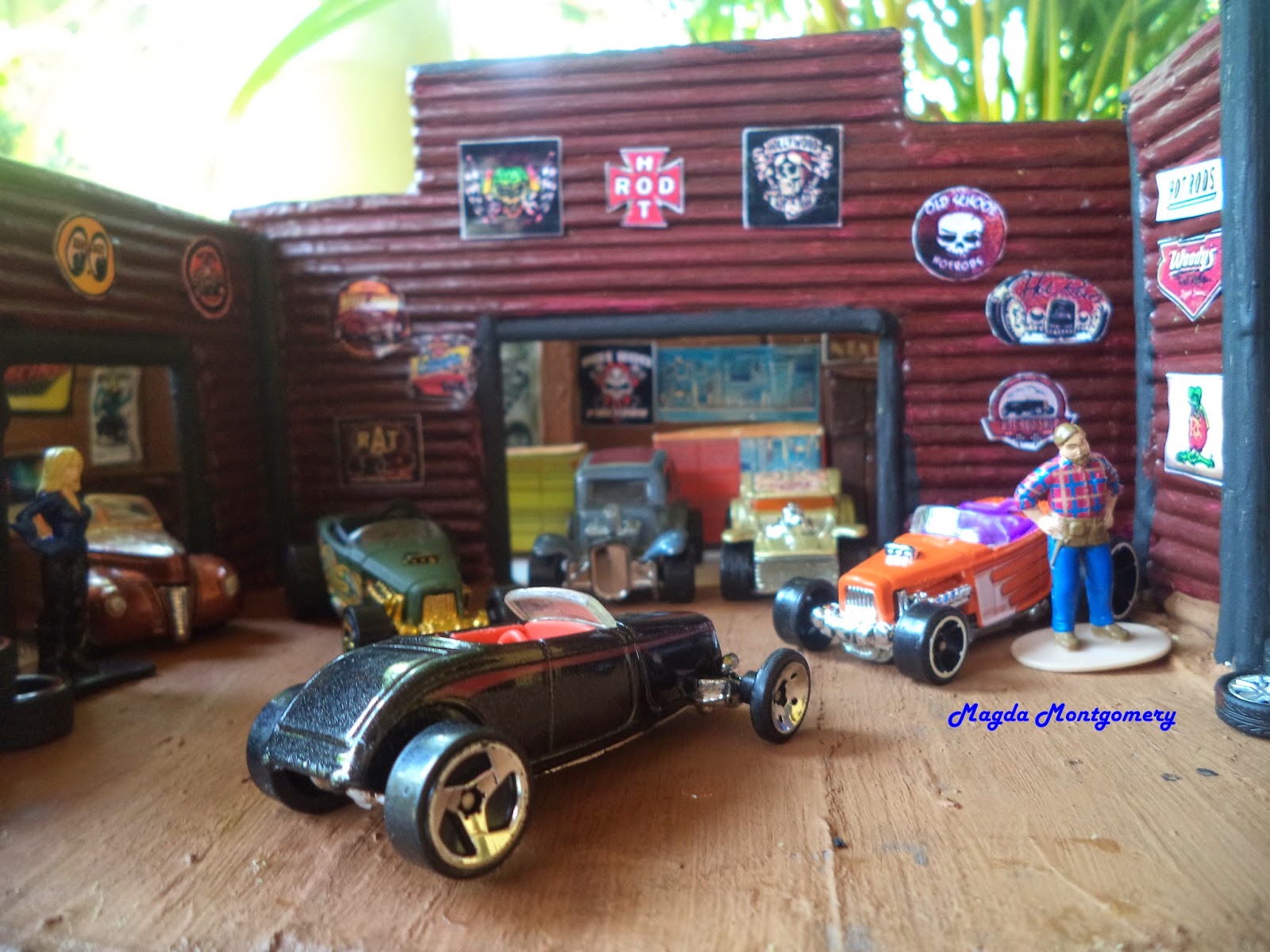 HOT BERRY CARS DRIVE: Diorama Hot Rods