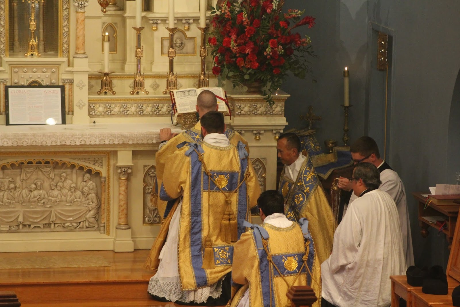 New Liturgical Movement: Photos of a New Priest’s First Mass