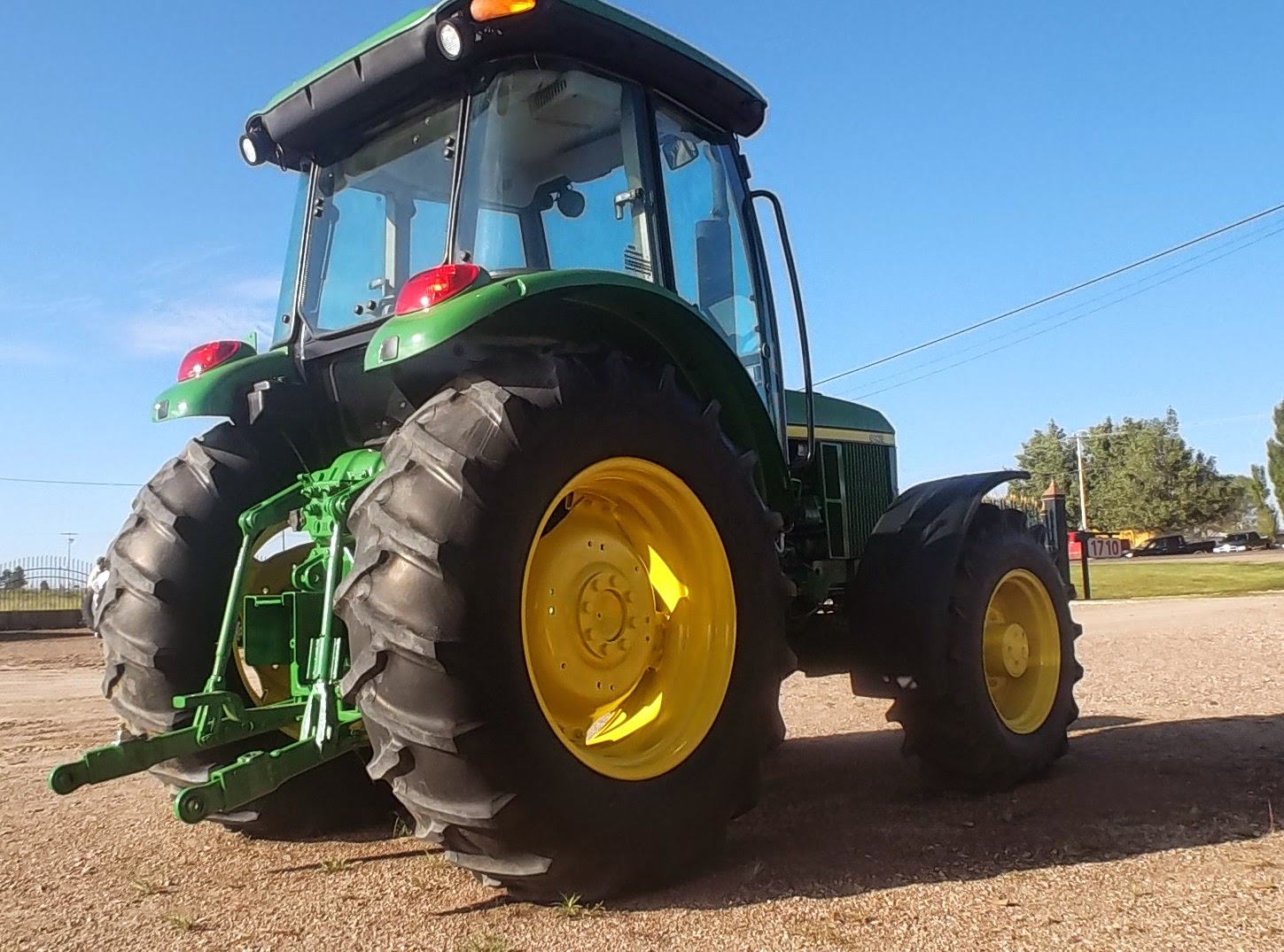 MAQUINARIA AGRICOLA INDUSTRIAL: Tractor John Deere 6403