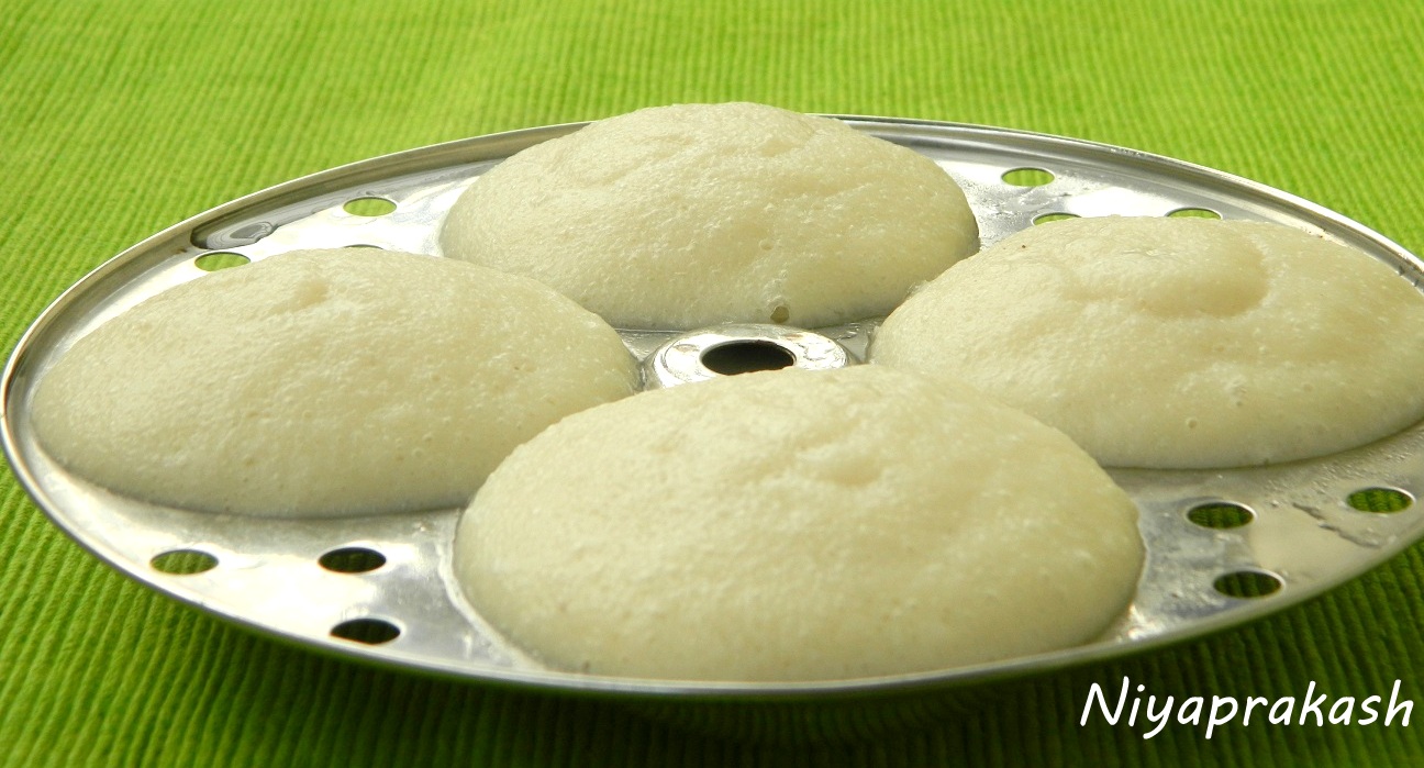 Niya's World: How to make soft Idlis