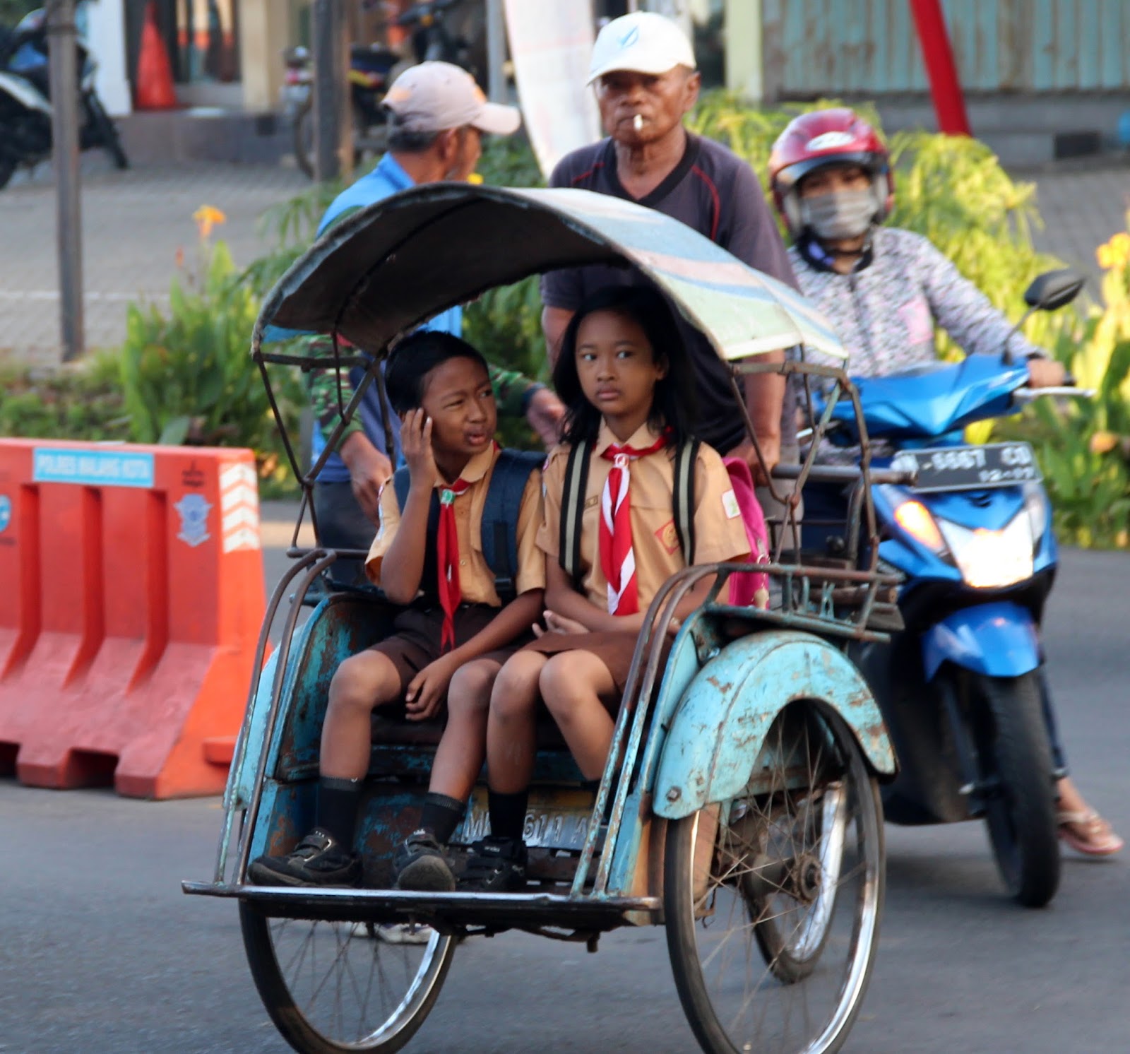 NOTES FROM NEXT DOOR: ROMANCE ON A BECAK