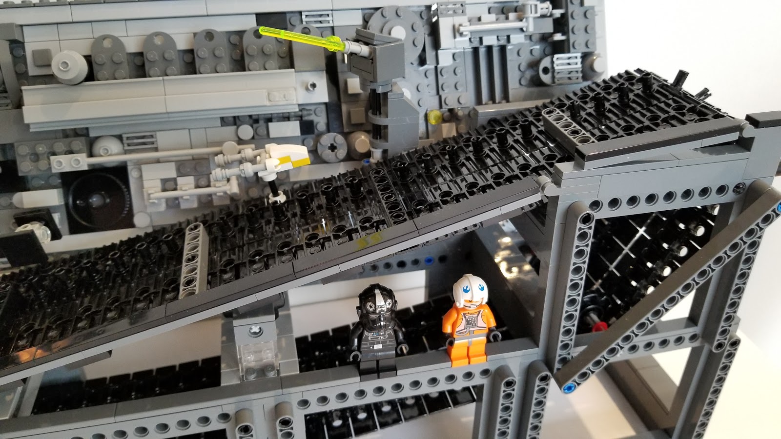 Great Ball Pit: Trench Run a Lego Star Wars GBC Module