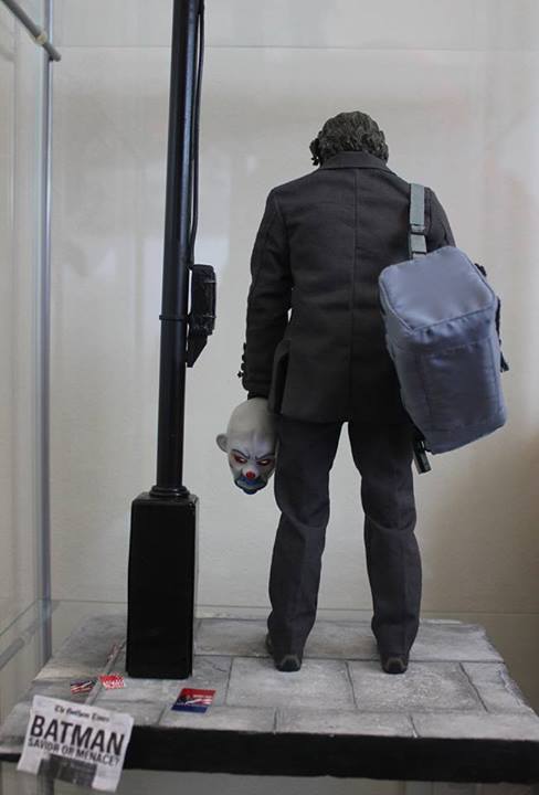 One Sixth Toy Collector: HOT TOYS 1/6 Bank Robber Joker with Custom Diorama