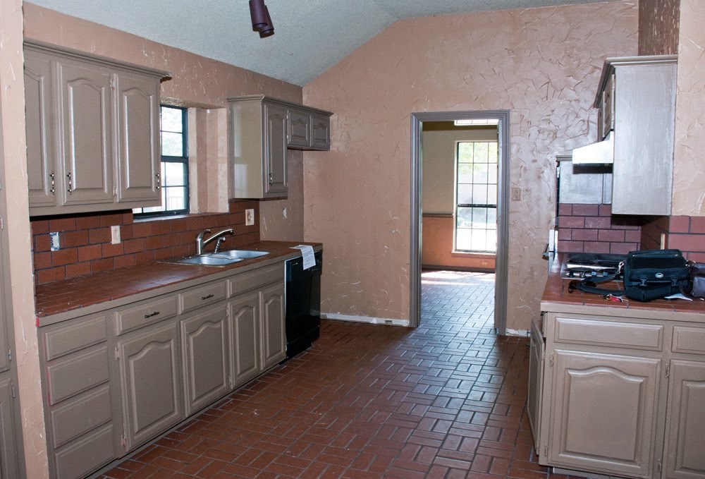 The Redhead Sez: The Ugliest Kitchen.......