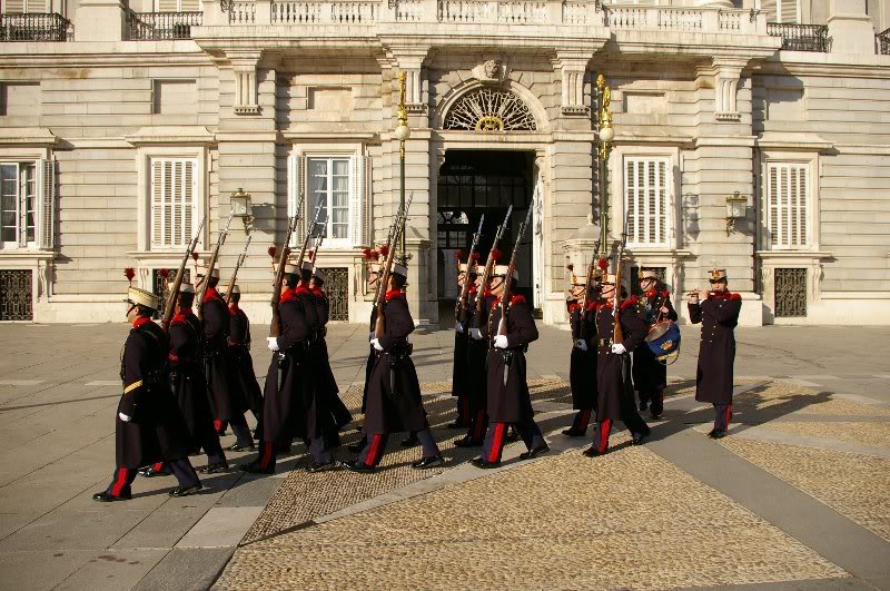 Soldados: CAMBIO DE GUARDIA. GUARDIA REAL.