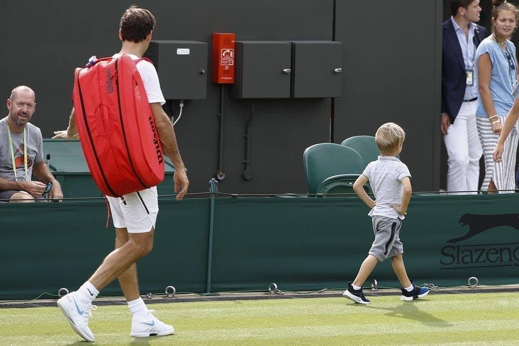 RANDOM THOUGHTS OF A LURKER: Roger Federer enjoying family time on ...
