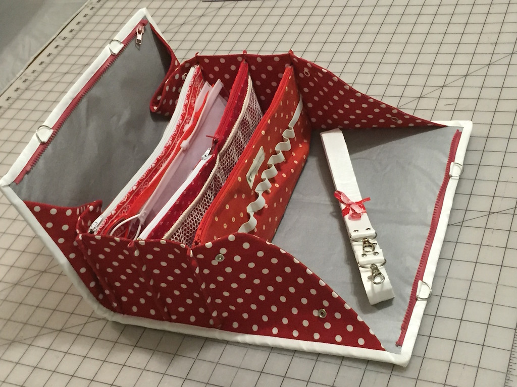 Quiltessa: Patchwork palette: Quilters Organizer Bag, now in polka dot!