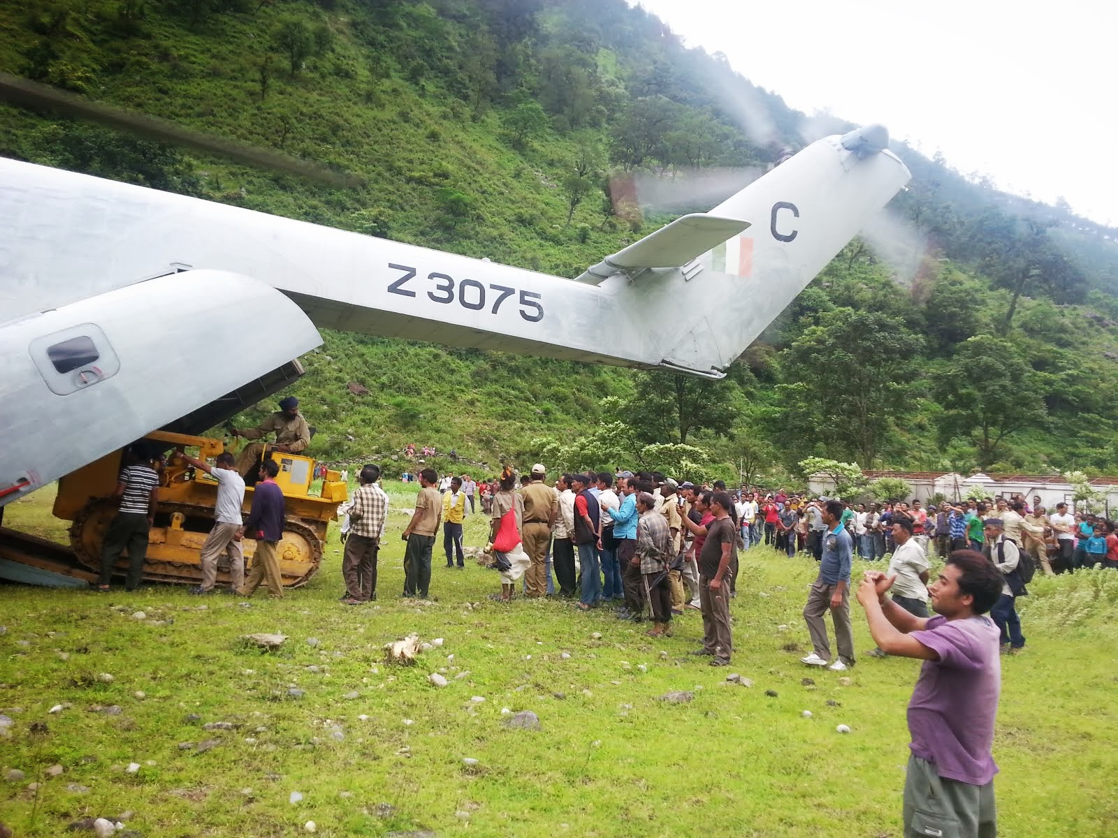 IAF Mi-26 Performs In Flooded North India - Livefist
