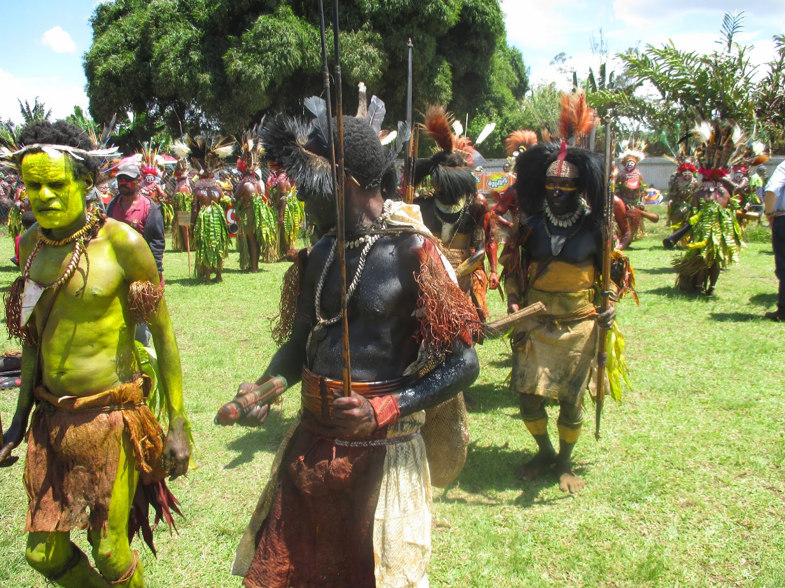 NIUGINI EXOTIC TOURS: Kutubu Kundu and Digaso Festival 2015