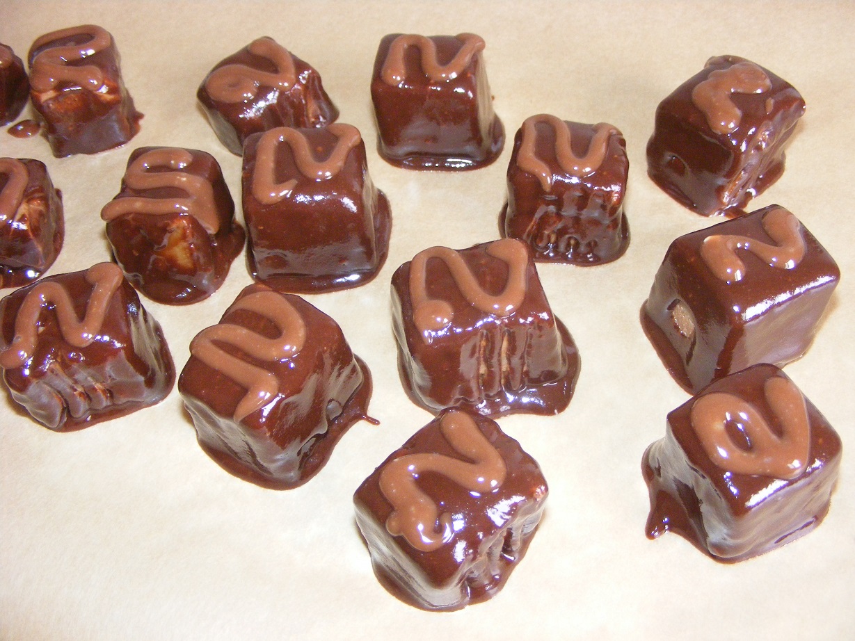 Trufe cu martipan si unt de arahide | Preparatedevis.ro