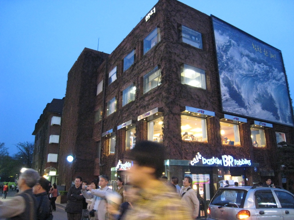 Moments In My Life: Young & Vibrant Hyehwa 혜화 In Seoul