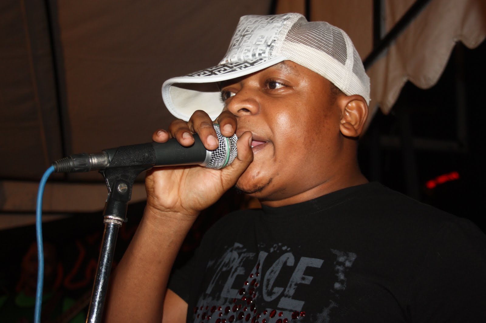 EXTRA BONGO: EXTRA BONGO NDANI YA UKUMBI WA ZONGHWAA LEO VICTORIA ...