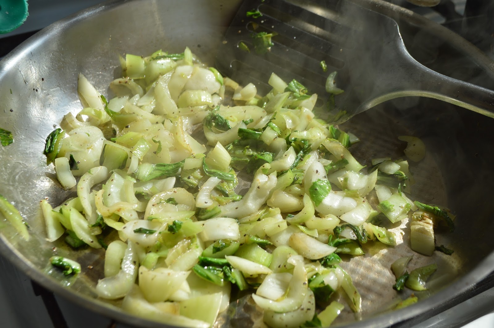 bunter-kochloeffel: Pak choi, chinesischer Senfkohl