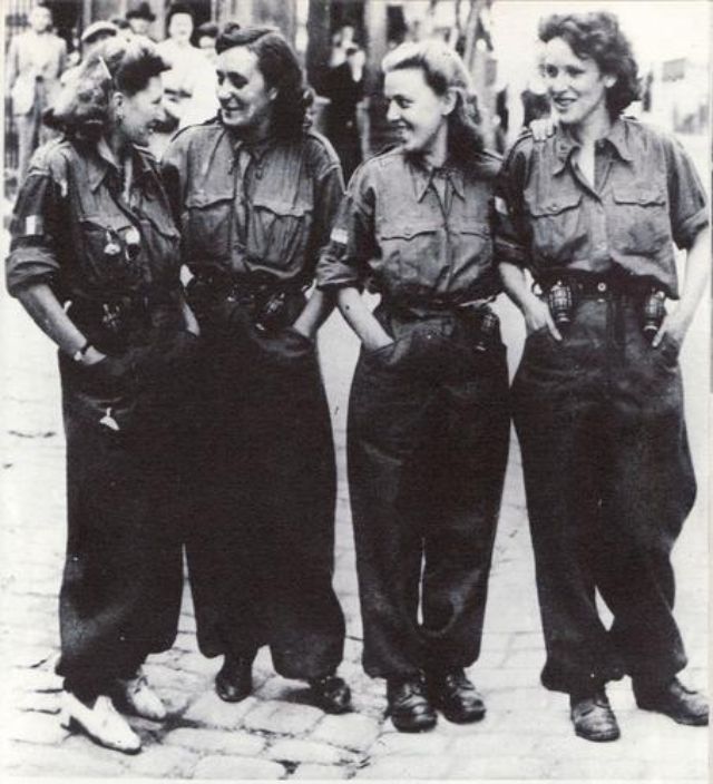 30 Vintage Photos of Beautiful Female Partisans and Resistance Fighters ...