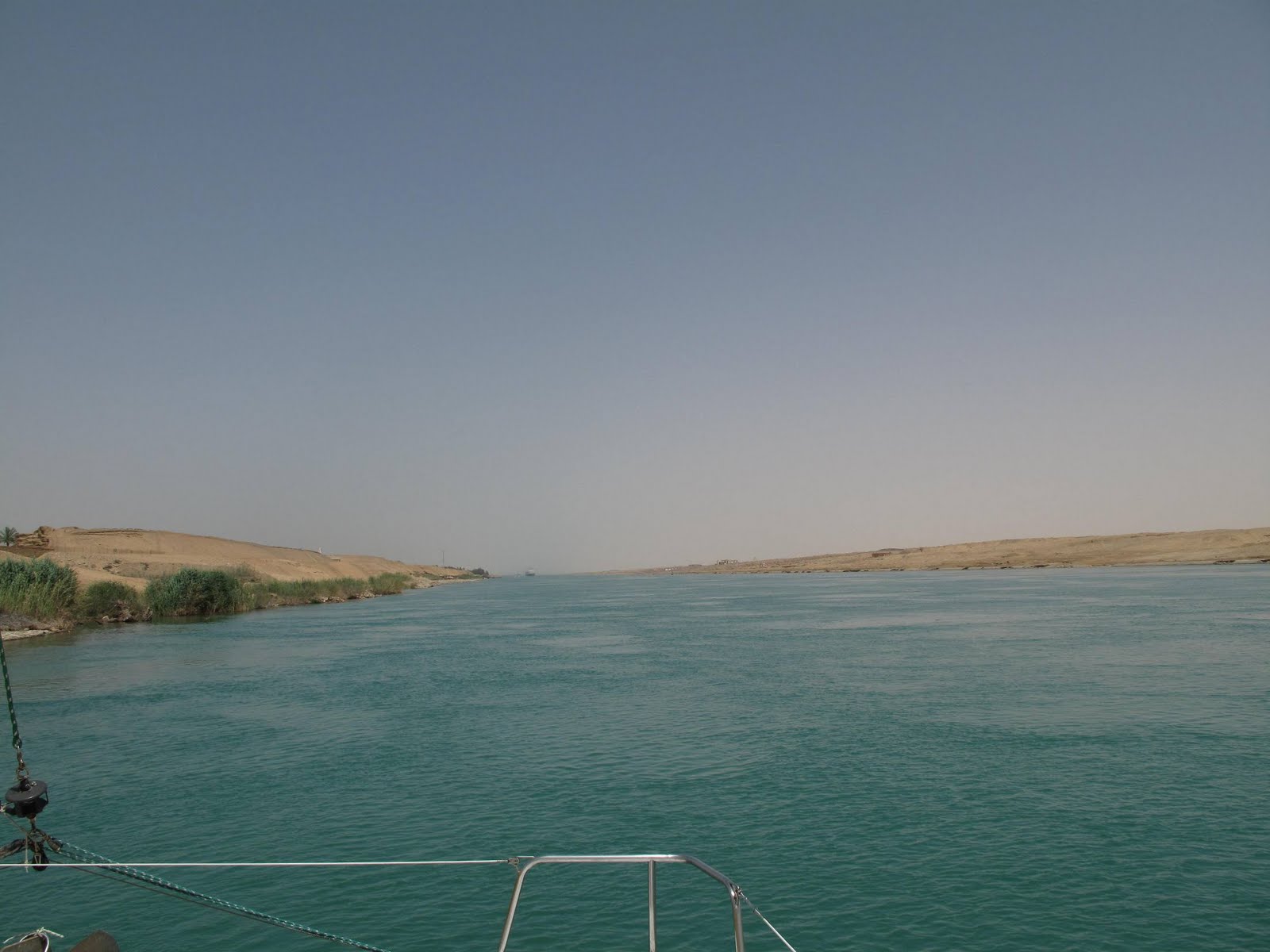 Voilier Multi Coque La Traversée Du Canal De Suez