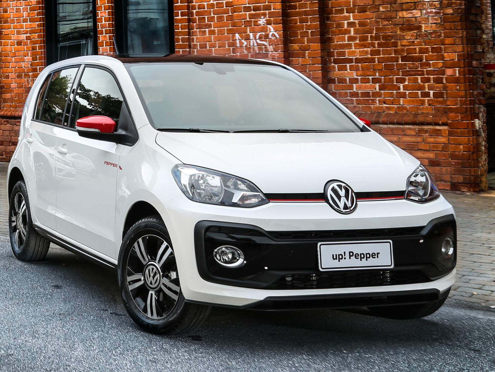 VW lança linha Pepper 2018 com Up!, Fox e Saveiro - vídeo