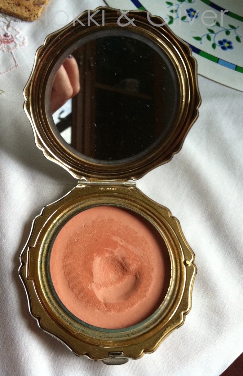 Tokki and Oliver: Stratton England Vintage Compact Powder