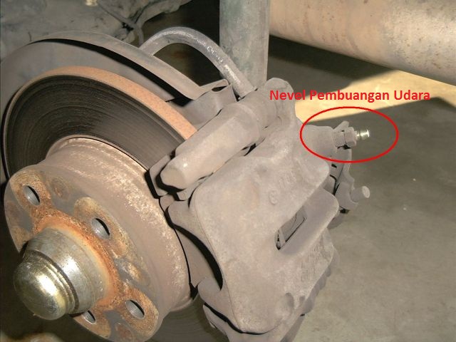 Tips Memelihara Rem Yang Berguna Bagi Mobil Anda - lks otomotif