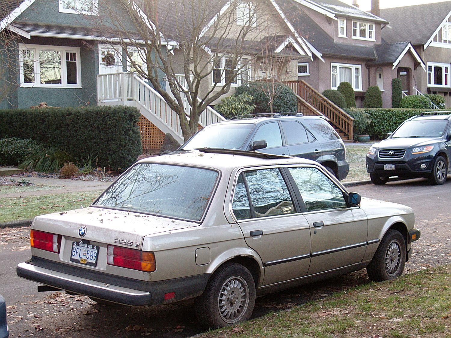 Old Parked Cars Vancouver: 1985 BMW 325e