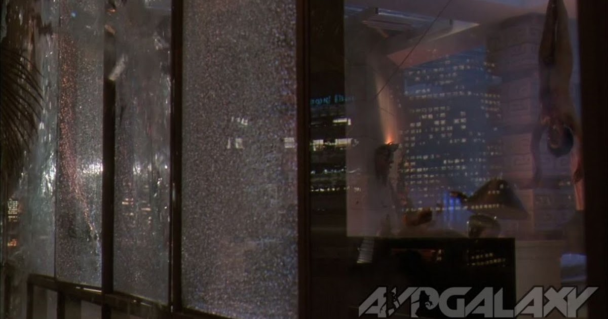 COREY RAND como Ramón Vega el narcotraficante que cuelga desnudo en ...