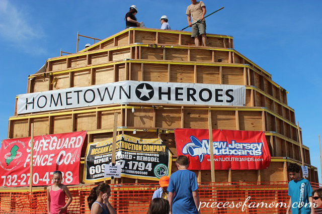 Helping to Build Sandy Castle, The World's Tallest Sand Castle | Pieces ...