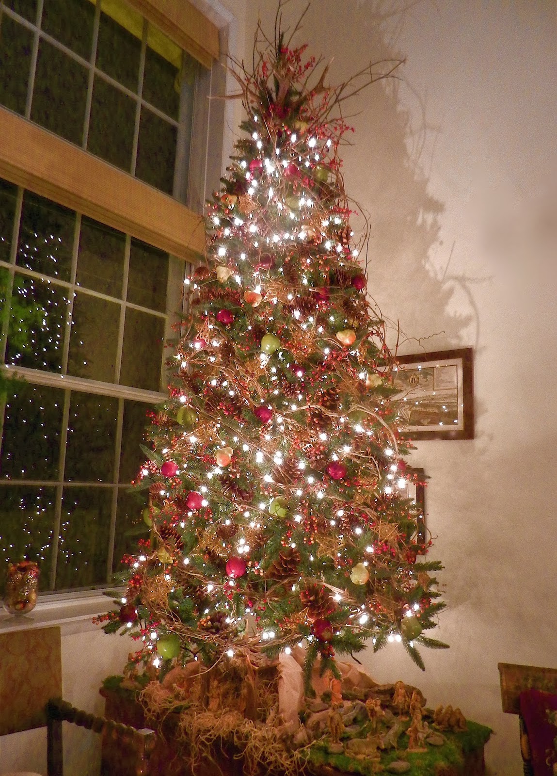 Knickerbocker Style & Design: An Elegant Nature-Inspired Christmas Tree