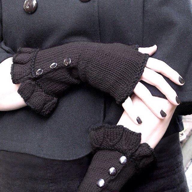 Tina's handicraft : 10 designs for gloves