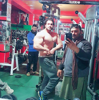 world bodybuilders pictures: kazakhstani bodybuilder gula jan ahmadzi
