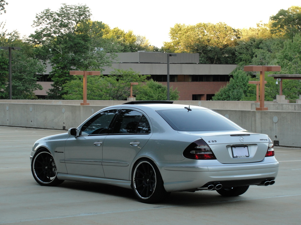 Mercedes-Benz W211 E55 AMG on R20 rims | BENZTUNING
