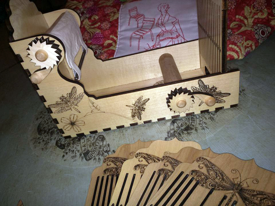 She's just a girl who creates...: Some box loom designs from Handywoman