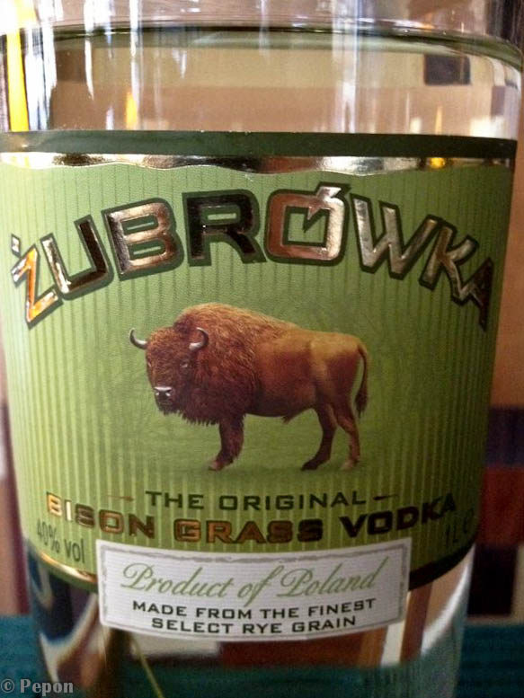 Vinos, Viandas, Viajes y demás Placeres: Zubrówka, el vodka de la ...
