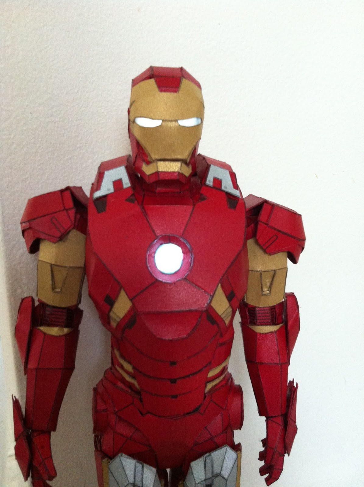 WrightWorks: Completed Papercraft Iron man
