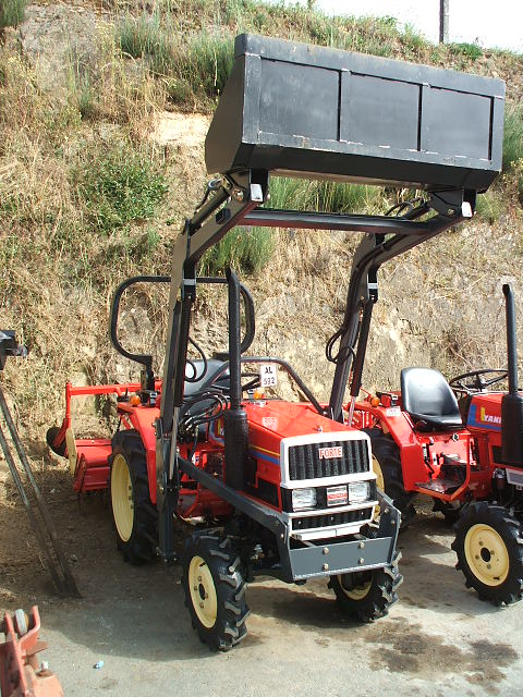 Miguel Angel Noll: Tractores PEQUEÑOS O MINI-TRACTORES CON PALA CARGADORA