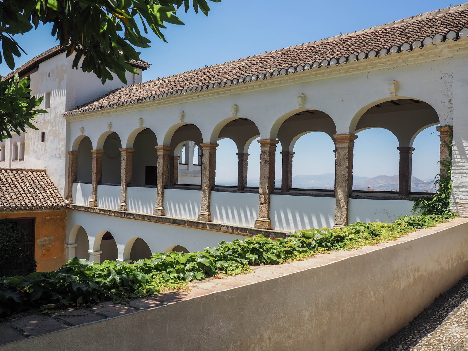 ALHAMBRA - KOLME KULMAA GRANADAN SUOSITUIMPAAN NÄHTÄVYYTEEN / Elina ...