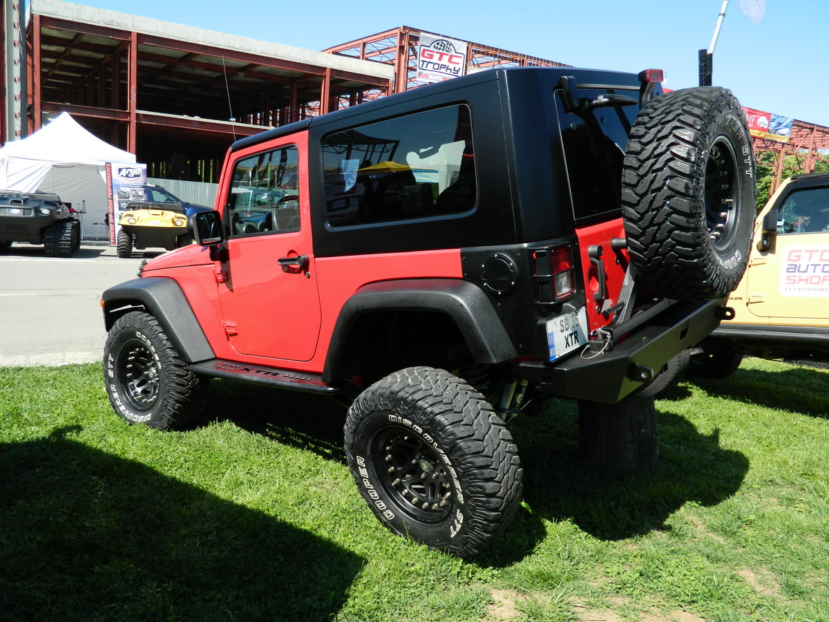 LA MULTI ANI, ROMANIA!: Jeep