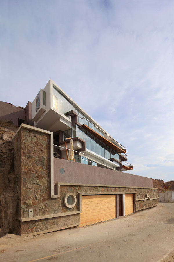 LUIS LONGHI: UN ARQUITECTO QUE HABLA CON LAS PIEDRAS.