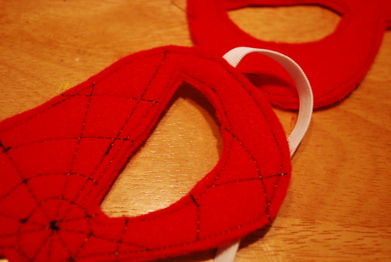 Sunshine and a Summer Breeze: Free template for Spiderman mask