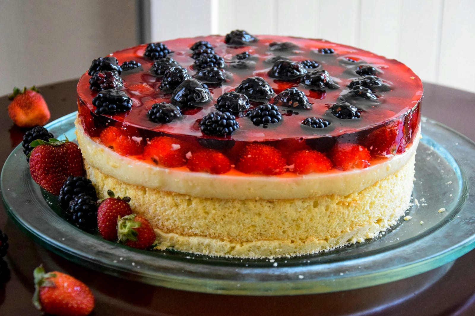 kiras_bakery: Klassische Obsttorte/ Obsttorte mit Erdbeeren und Brombeeren