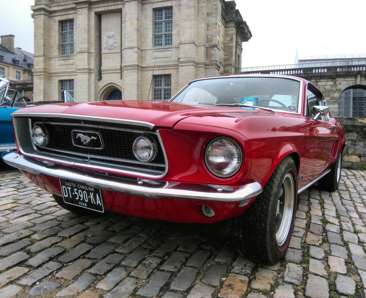 MAȘINI VECHI AMERICANE ÎN PARIS