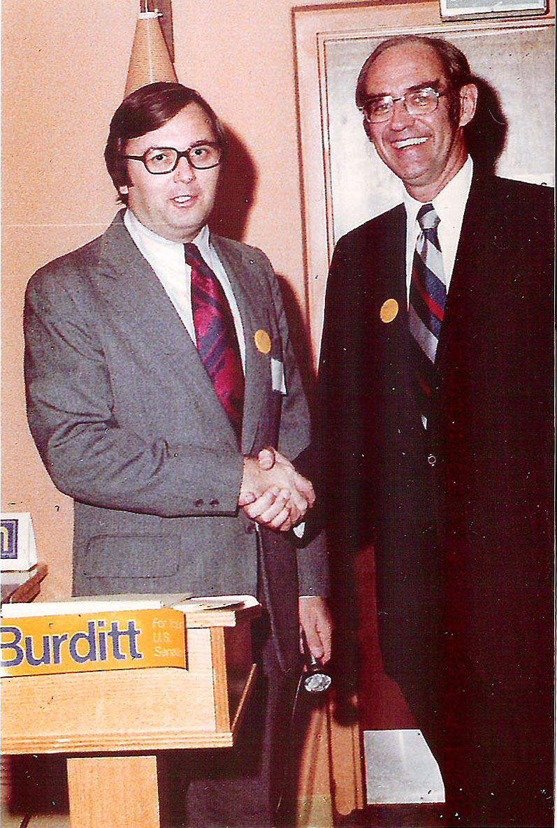 NOTICIAS Y EFEMERIDES MUSICALES Y DEL CINE: MUERE EL ESCRITOR Y ...