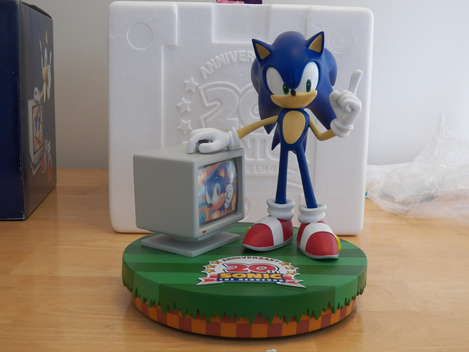 SegaSonic Museum: Review: Sonic the Hedgehog U.S. 20th Anniversary Statue