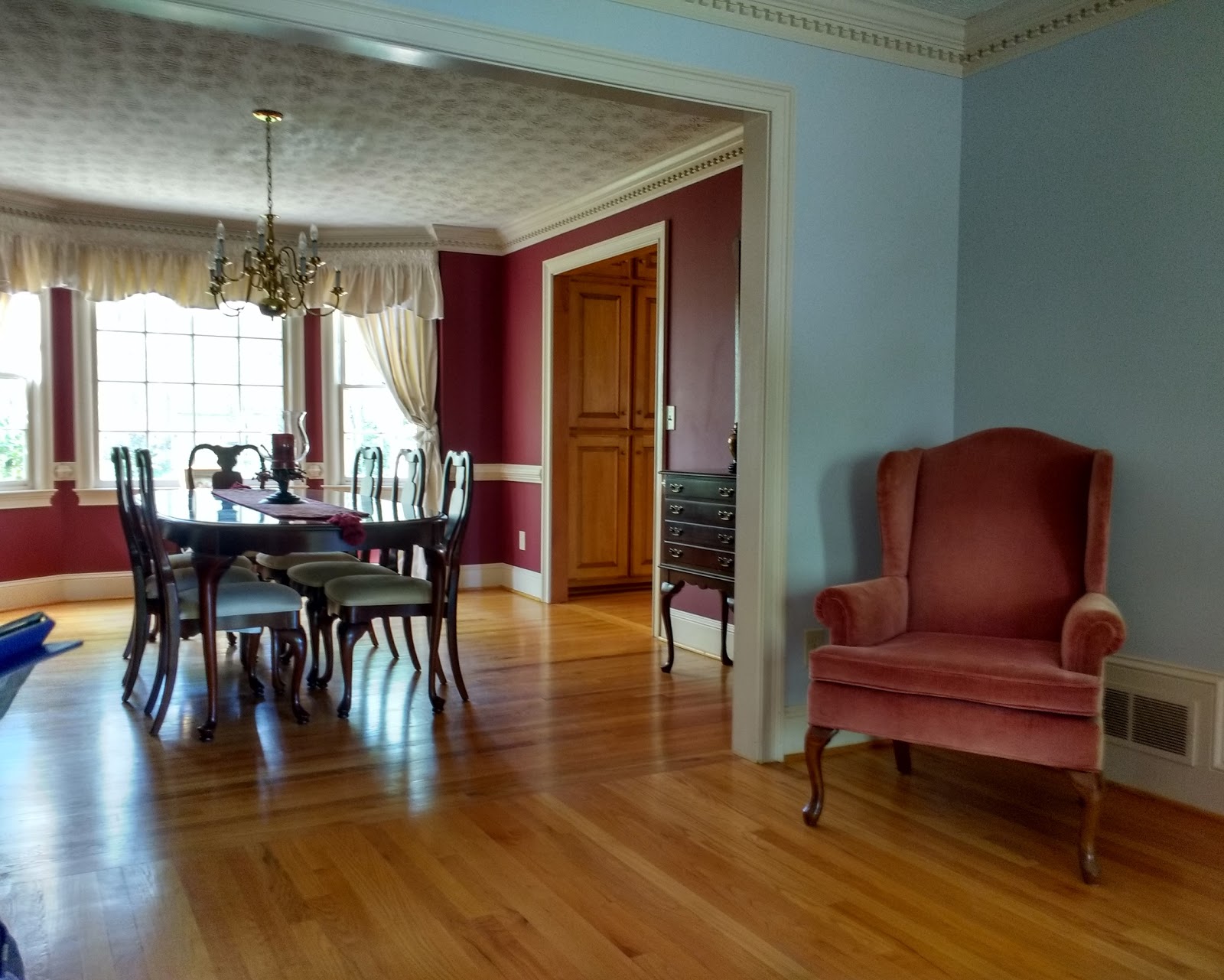 OAK HOUSE DESIGN CO.: Changes in the Dining Room
