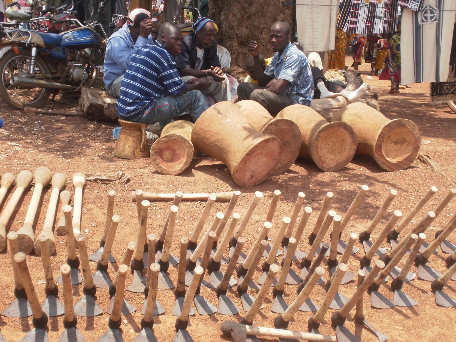 KORHOGOTIK: NIOFOIN: AL CORAZÓN DEL PAÍS SENUFO