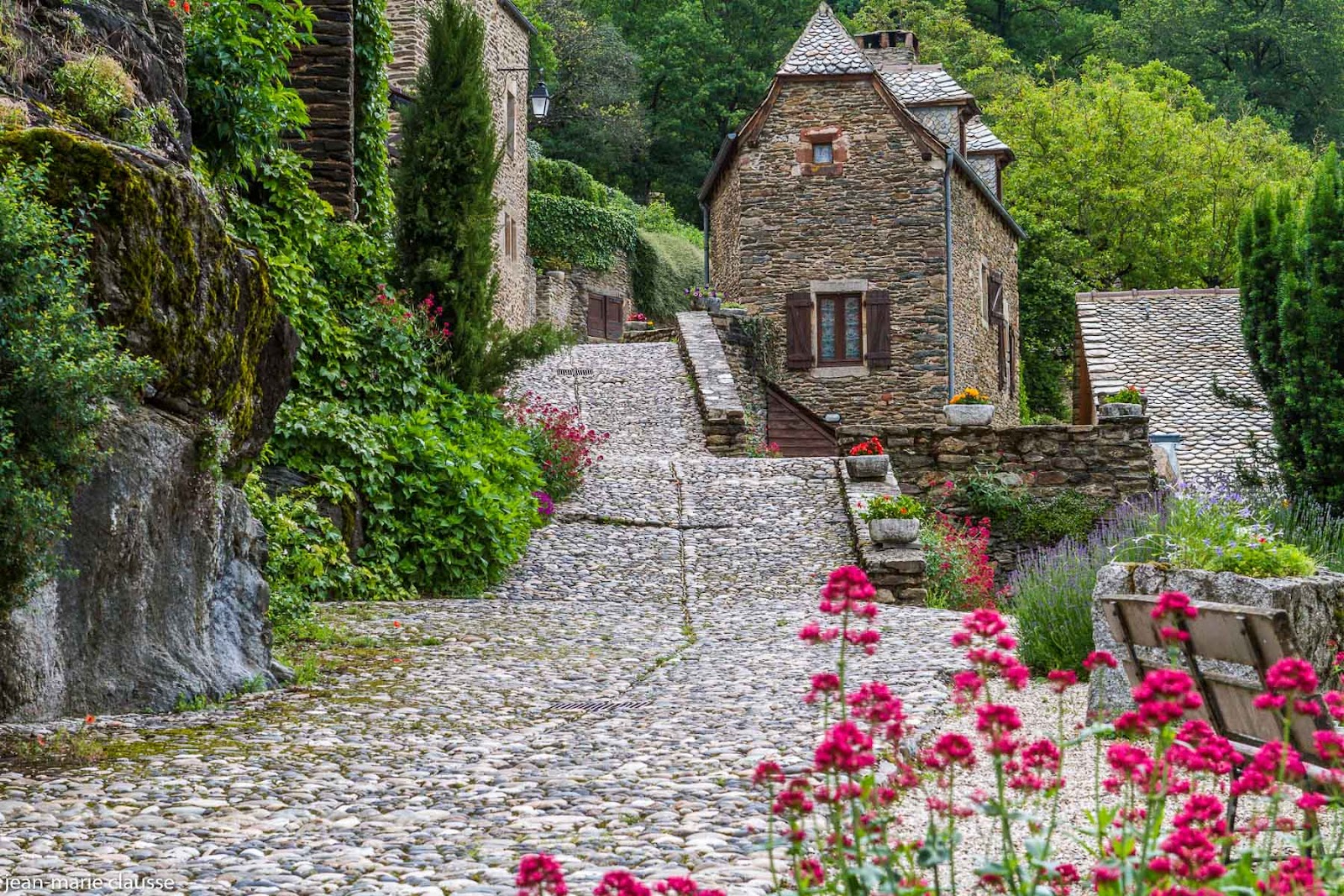 Découvrir la France en photos: 9 - BELCASTEL. (Aveyron - 12)