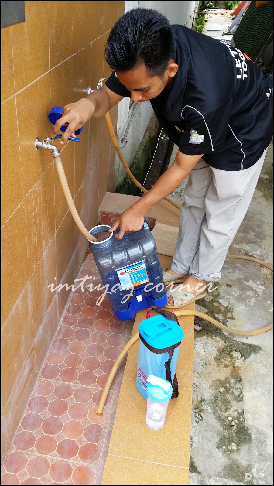 ImTiyaZ Corner: Menadah air gau di Sungai Gau