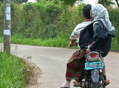 achazellacious: 3 Tips Menumpang/Membonceng Sepeda Motor Khusus Wanita